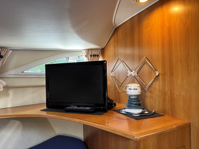 Sheerline 950 Boat for Sale, "Water Moon" at Jones Boatyard